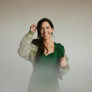 Get to know Lydia Laird – The Promise